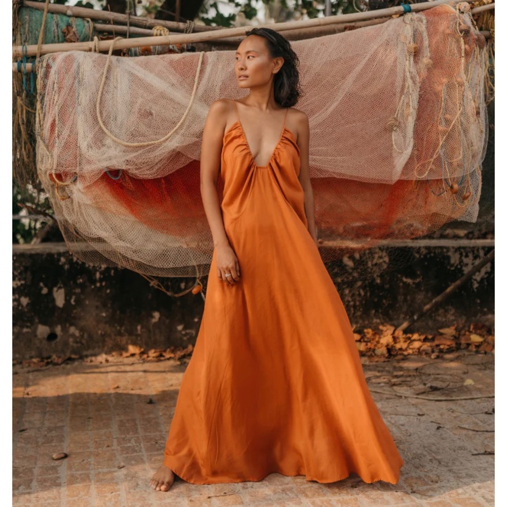 Fara Boutique Zoe Dress - Flame Nwot - Gem